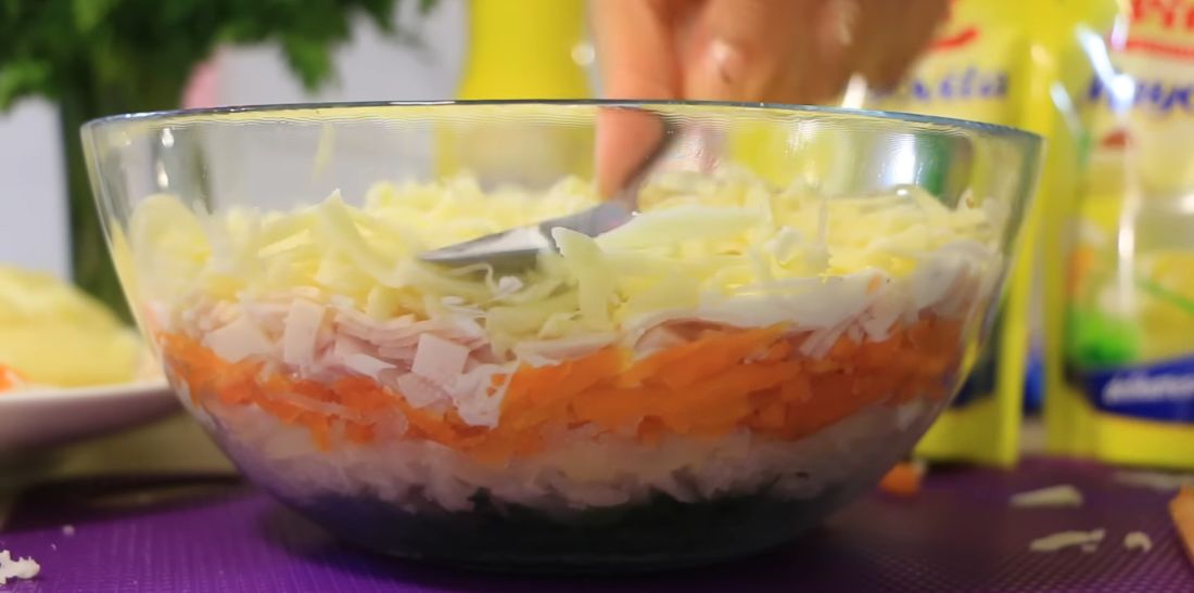 Kako napraviti mimoza salatu koja će oduševiti svakog gosta!