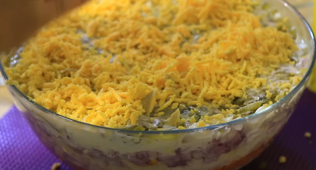 Kako napraviti mimoza salatu koja će oduševiti svakog gosta!