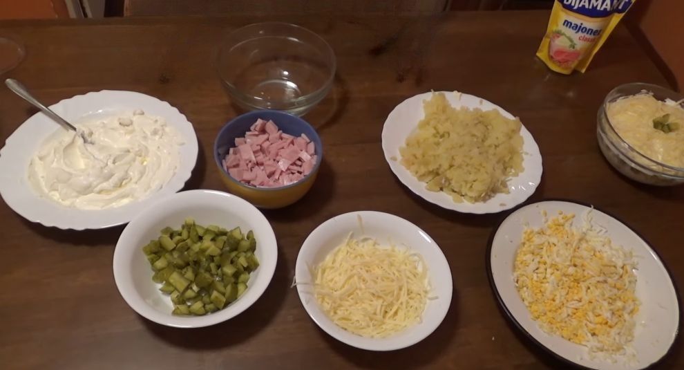 Kako napraviti mimoza salatu koja će oduševiti svakog gosta!
